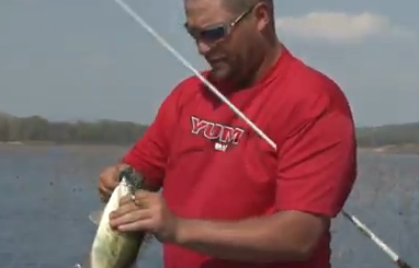 How to use the YUM Lizard - Bassmaster