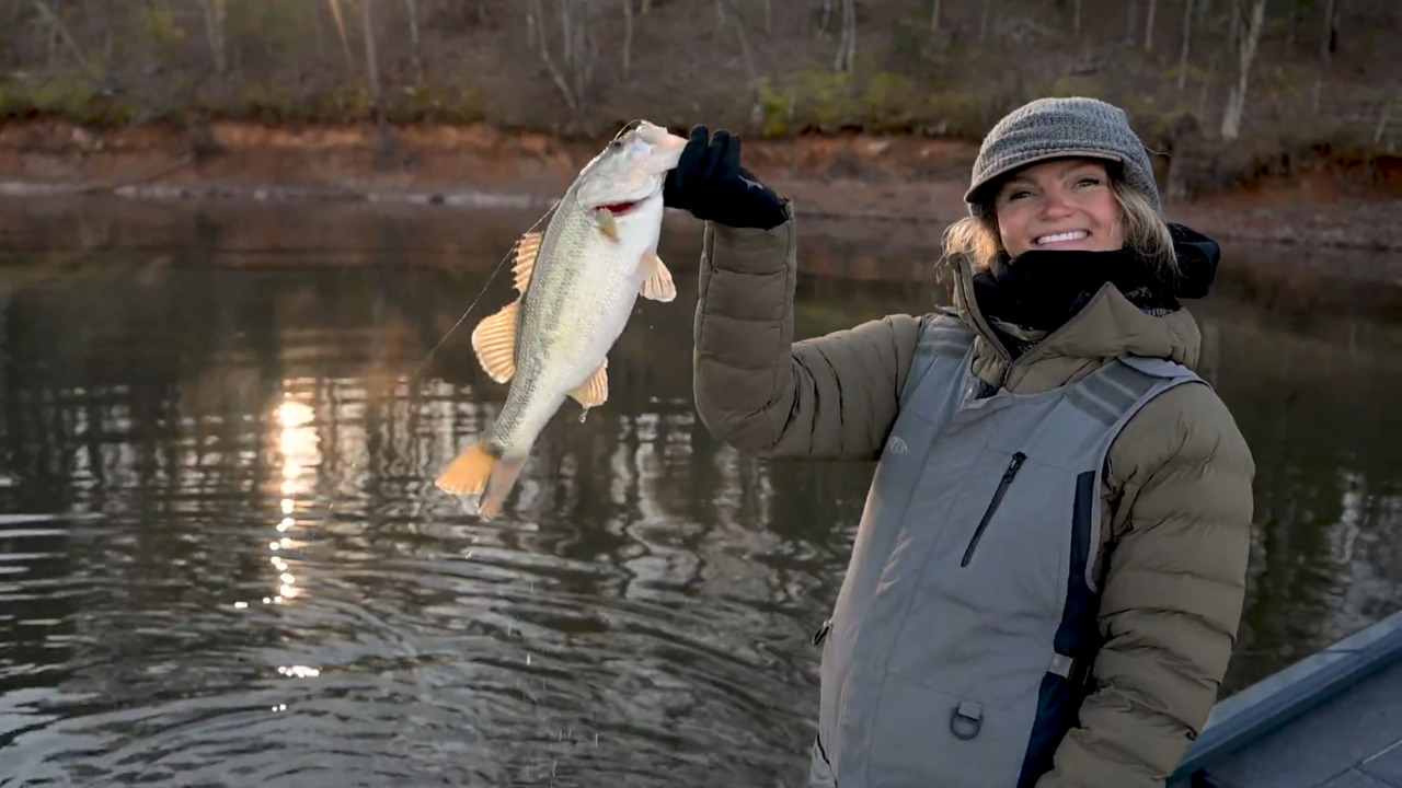 BassmastHER in Action: Fischer's first Open of 2025 - Bassmaster